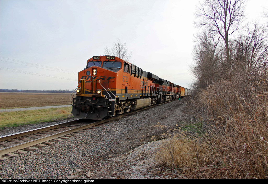 BNSF 6720 leads a EB freight up the k line.